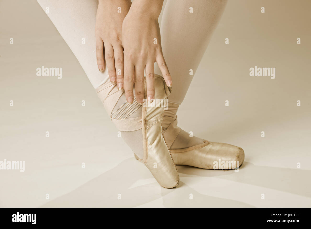 Gold ballet slippers hi-res stock photography and images - Alamy