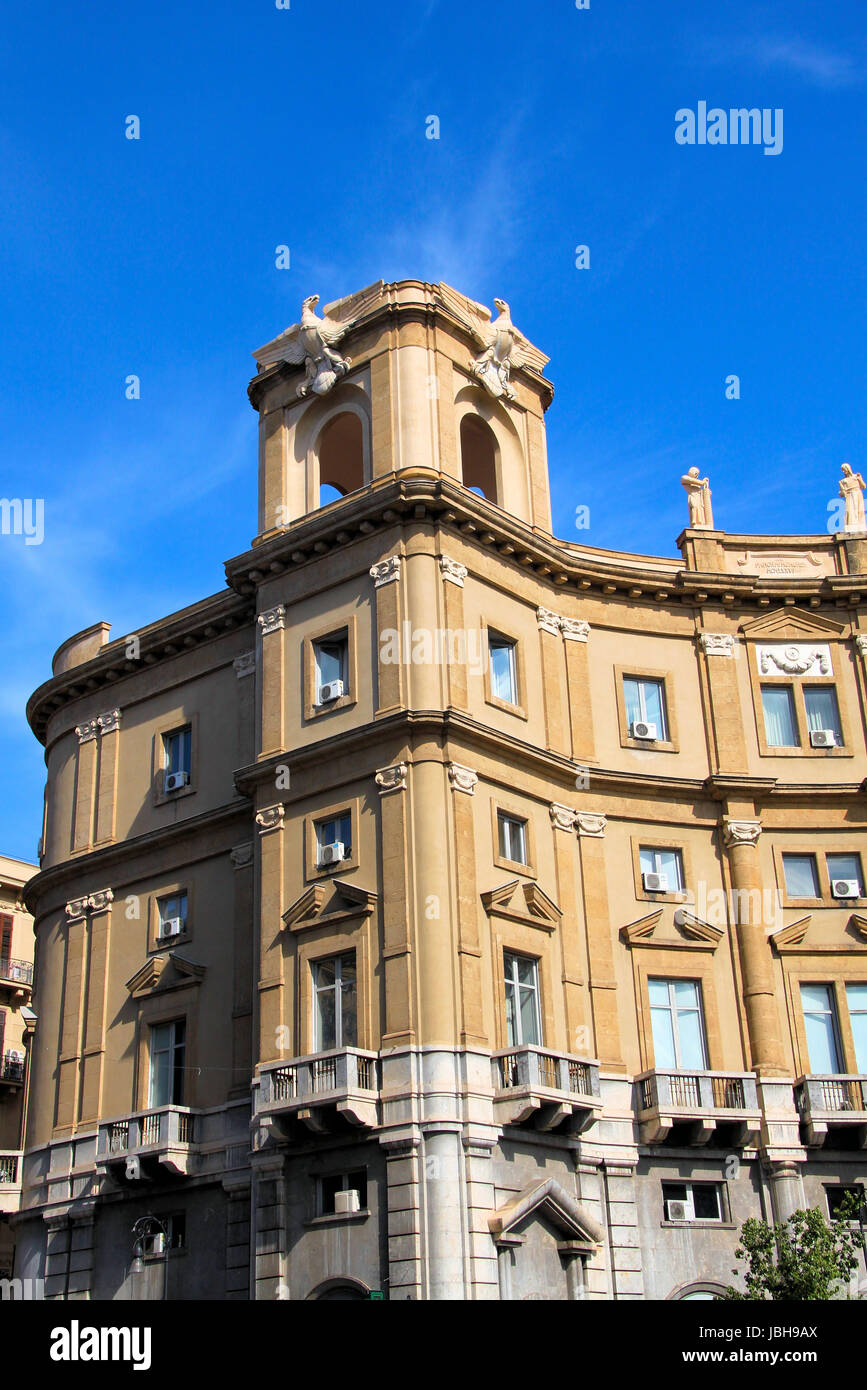 Neoclassicism hi-res stock photography and images - Alamy