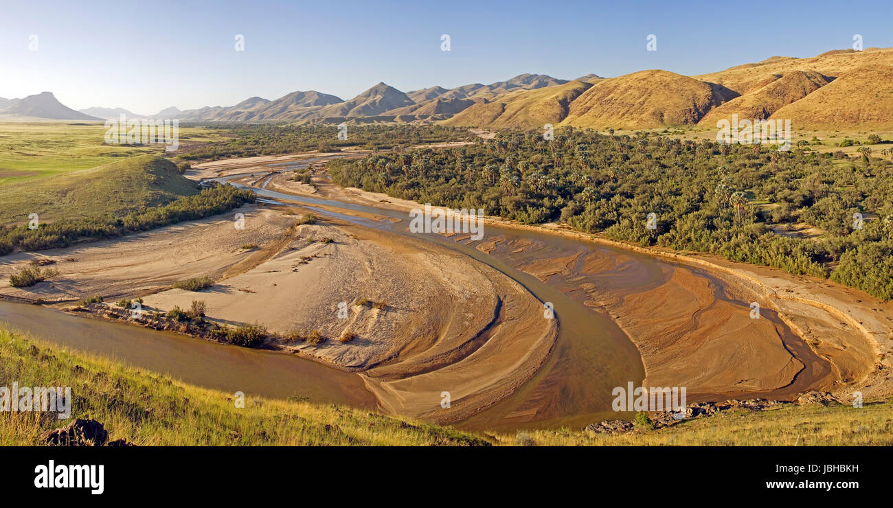 Namibia, in Puros kann man diese beeindruckende Fluss-Schleife mit den ...