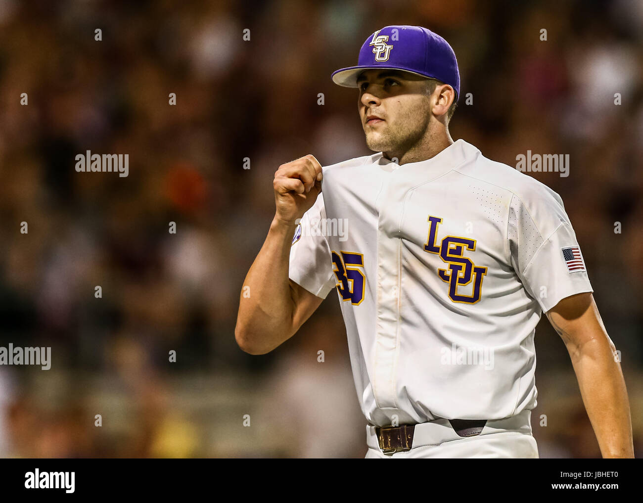 Baton Rouge, LA, USA. 10th June, 2017. LSU pitcher Alex Lange (35 ...