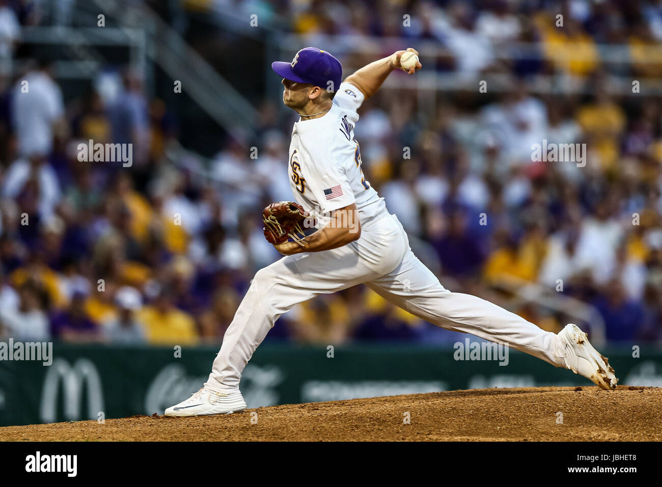 Baton Rouge, LA, USA. 10th June, 2017. LSU pitcher Alex Lange (35 ...