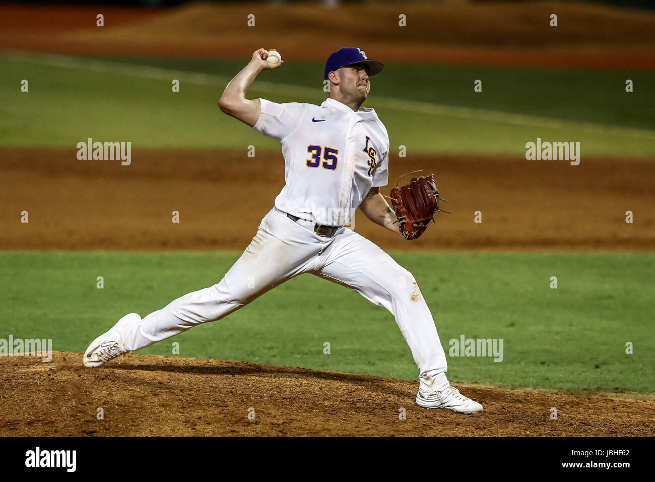 Baton Rouge, LA, USA. 10th June, 2017. LSU pitcher Alex Lange (35 ...