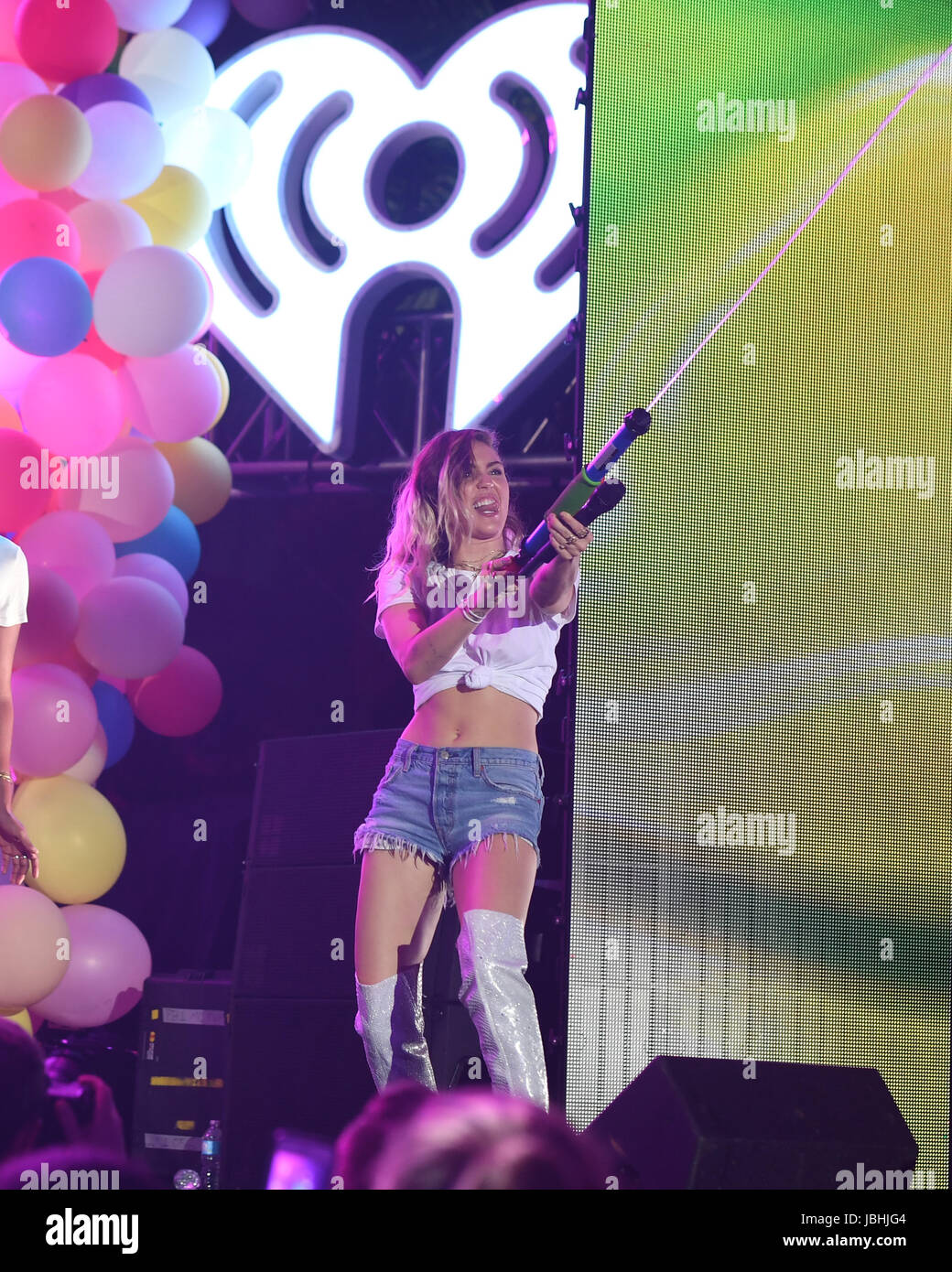 Miley cyrus stage hi-res stock photography and images - Alamy