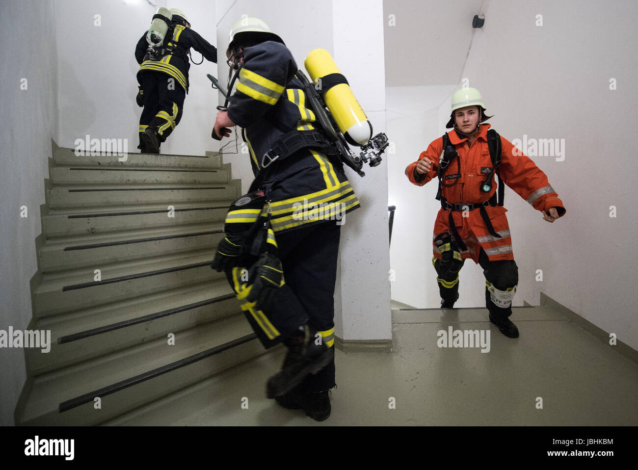 A group of firefighters race up a flight of stairs in Frankfurt am Main ...