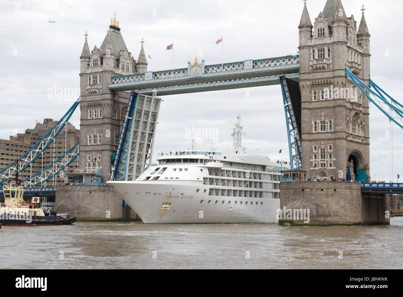 Opening of tower bridge hi-res stock photography and images - Alamy