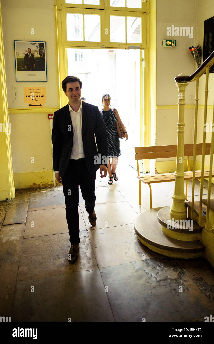 Polling urn hi-res stock photography and images - Alamy