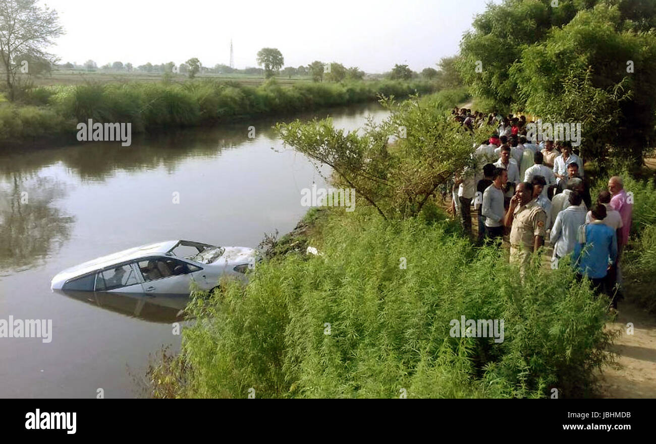 Uttar pradesh police car hi-res stock photography and images - Alamy