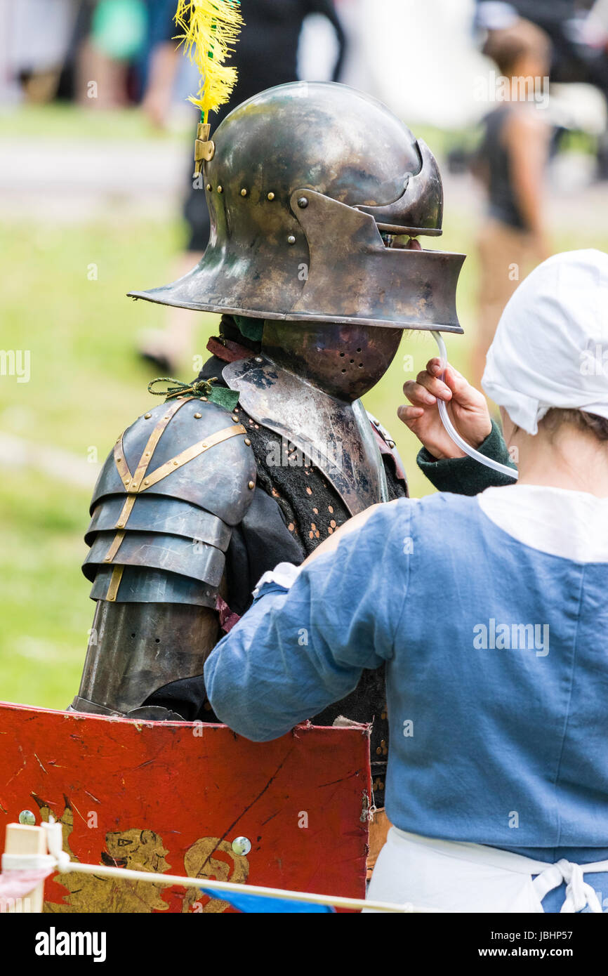 Medieval Drinking Stock Photos & Medieval Drinking Stock Images - Alamy