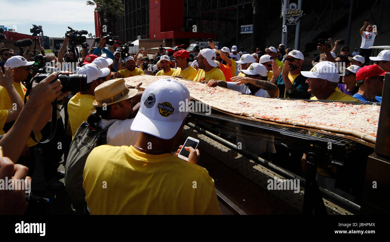 Longest pizza in the worlds hi-res stock photography and images - Alamy