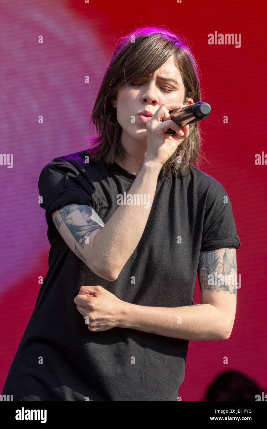Manchester, Tennessee, USA. 10th June, 2017. SARA QUIN of Tegan and ...
