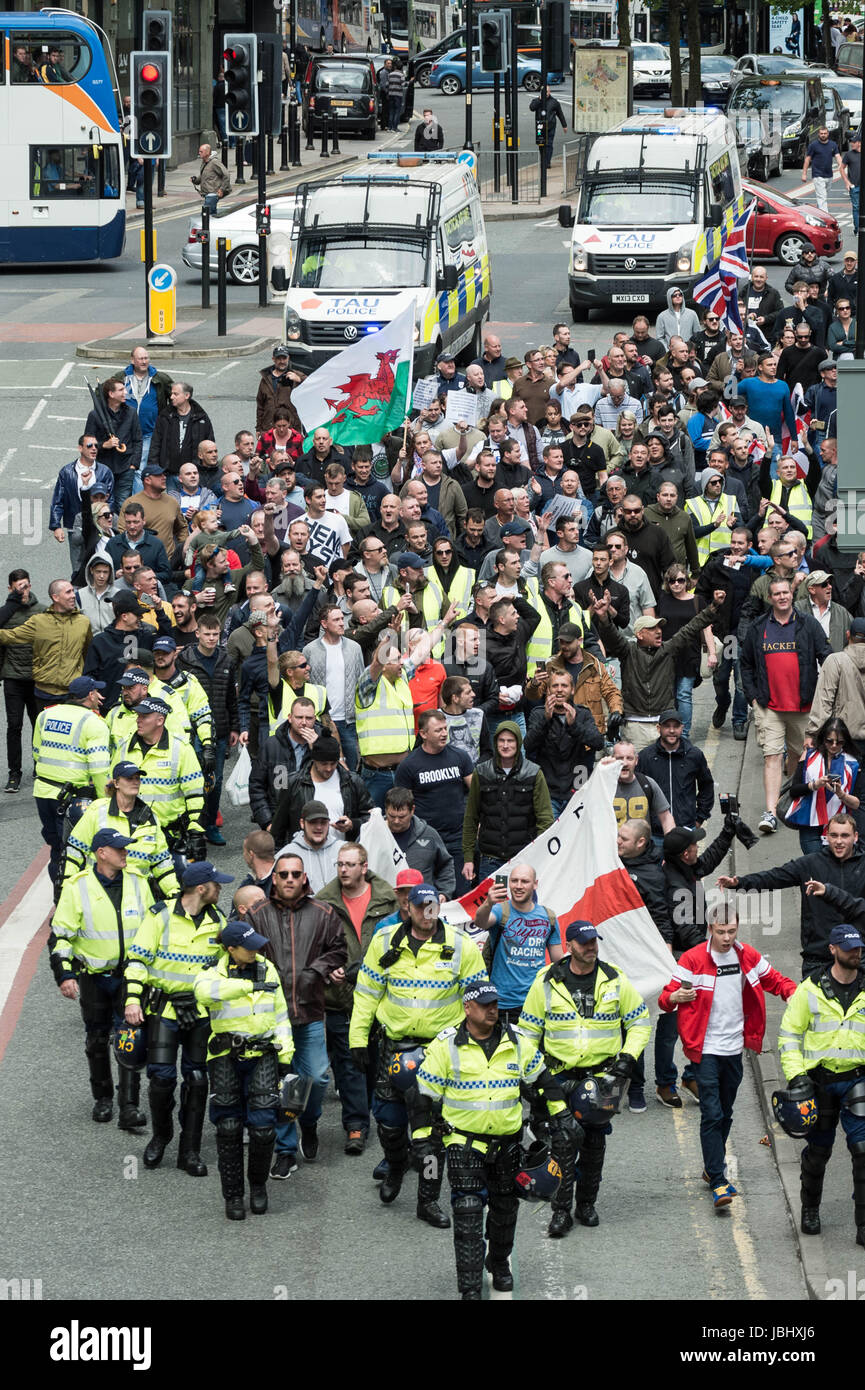 About 1,000 attend right-wing ‘Unite Against Hate' anti-Islamic march ...