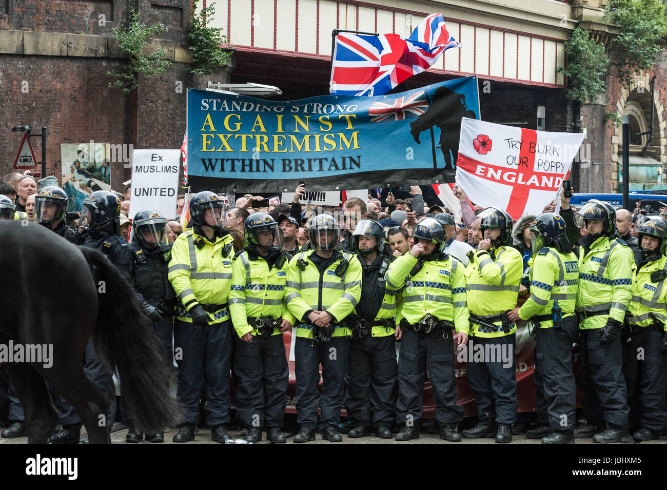 About 1,000 attend right-wing ‘Unite Against Hate' anti-Islamic march ...