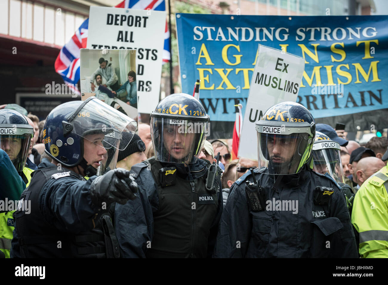 About 1,000 attend right-wing ‘Unite Against Hate' anti-Islamic march ...