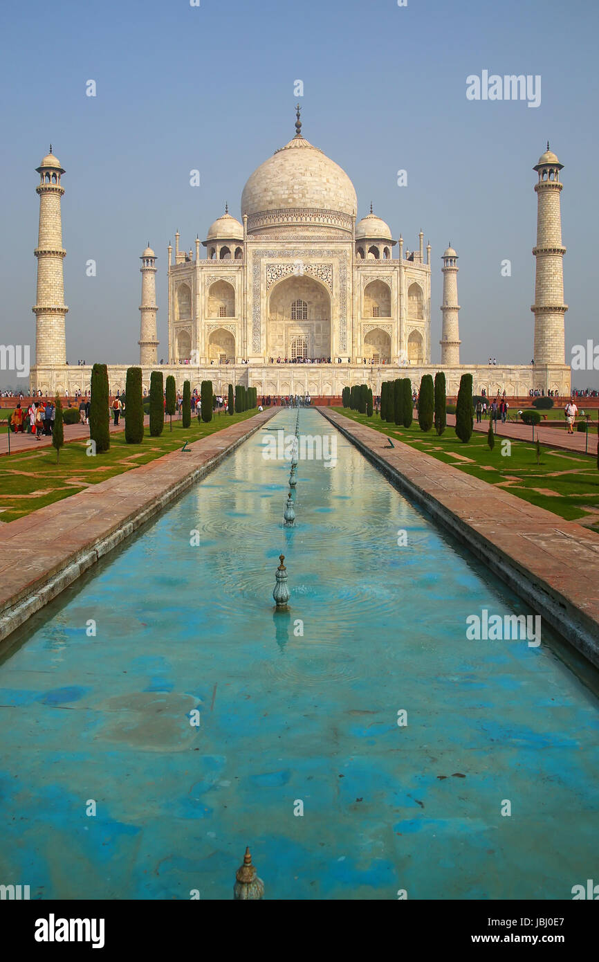 Taj mahal india mausoleum building hi-res stock photography and images ...