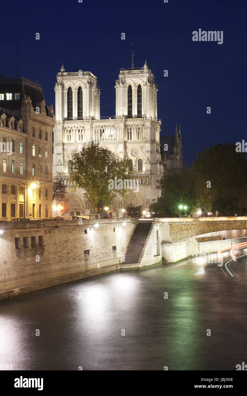 Paris - Notre dame ad dusk Stock Photo - Alamy