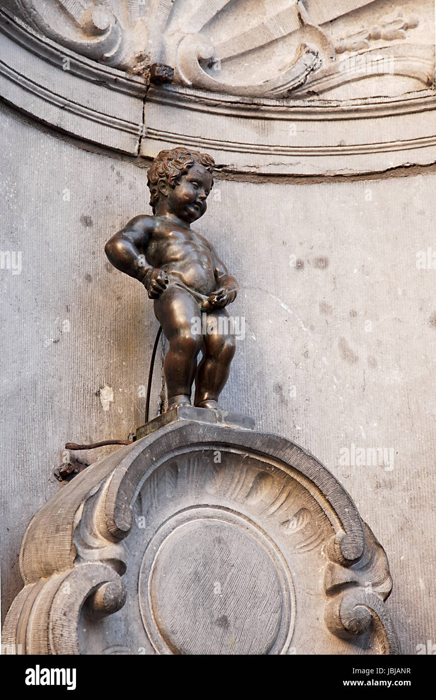 Manneken Pis small statue in Brussels Stock Photo - Alamy