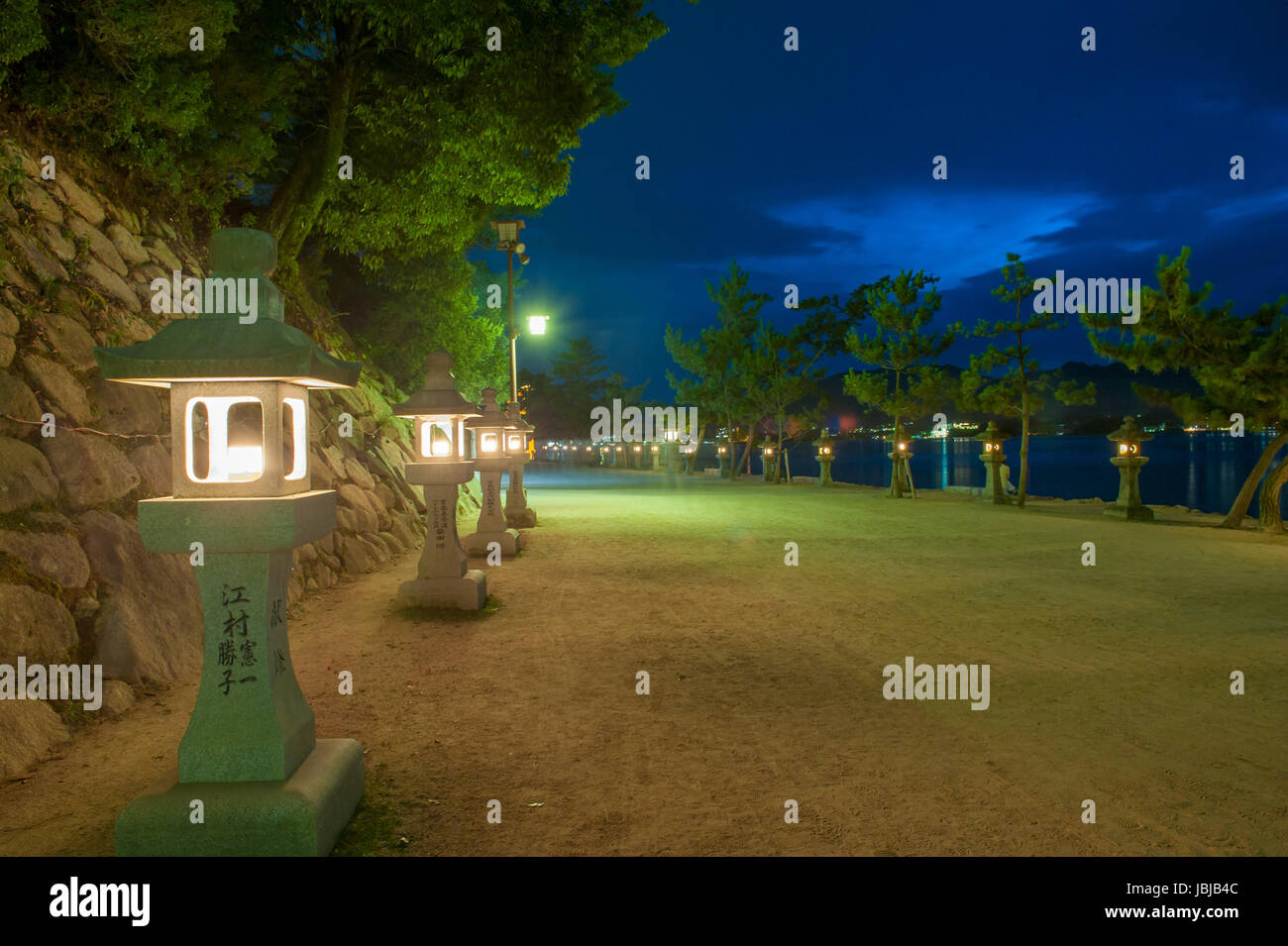 Japanese temple lantern lit night hi-res stock photography and images ...