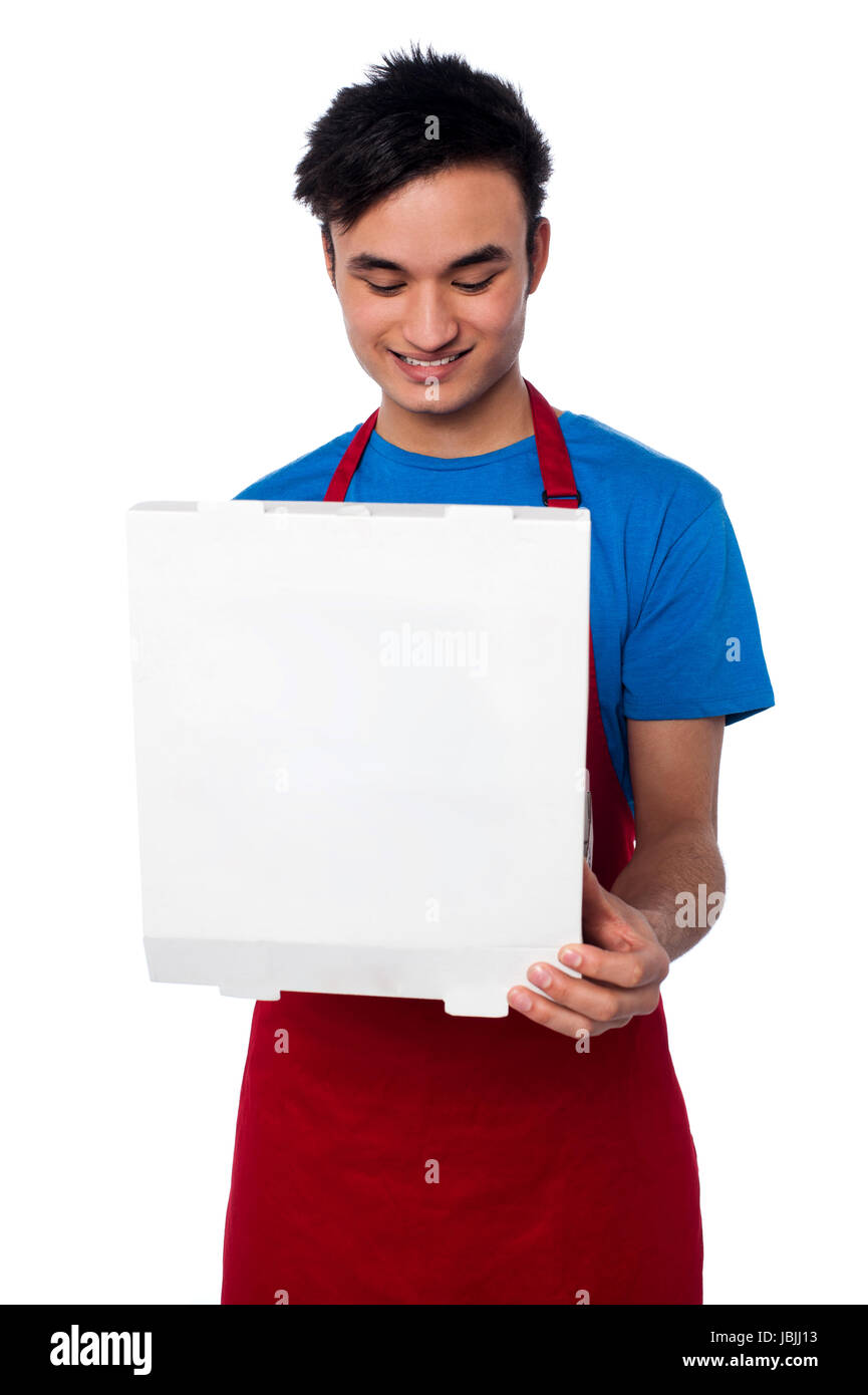 Smiling male chef holding an opened pizza box Stock Photo - Alamy