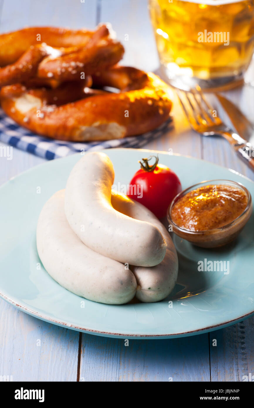 Bayerische weisswurst auf einem teller hi-res stock photography and ...