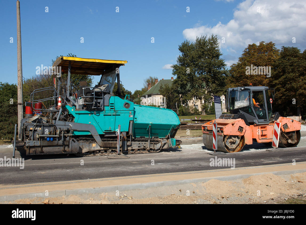 Paving machines hi-res stock photography and images - Alamy
