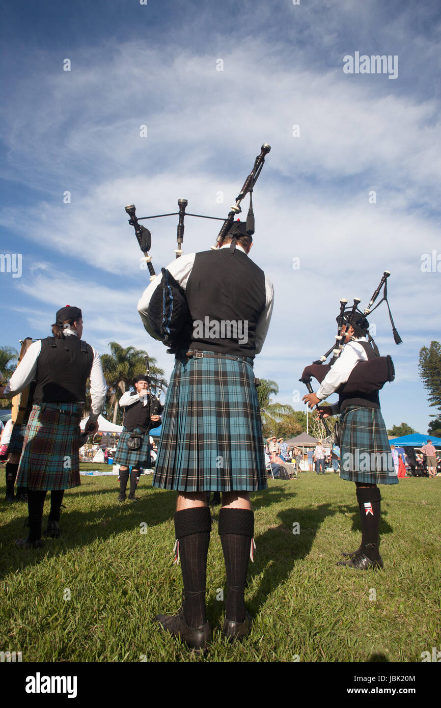 Traditional scottish dress hi-res stock photography and images - Alamy