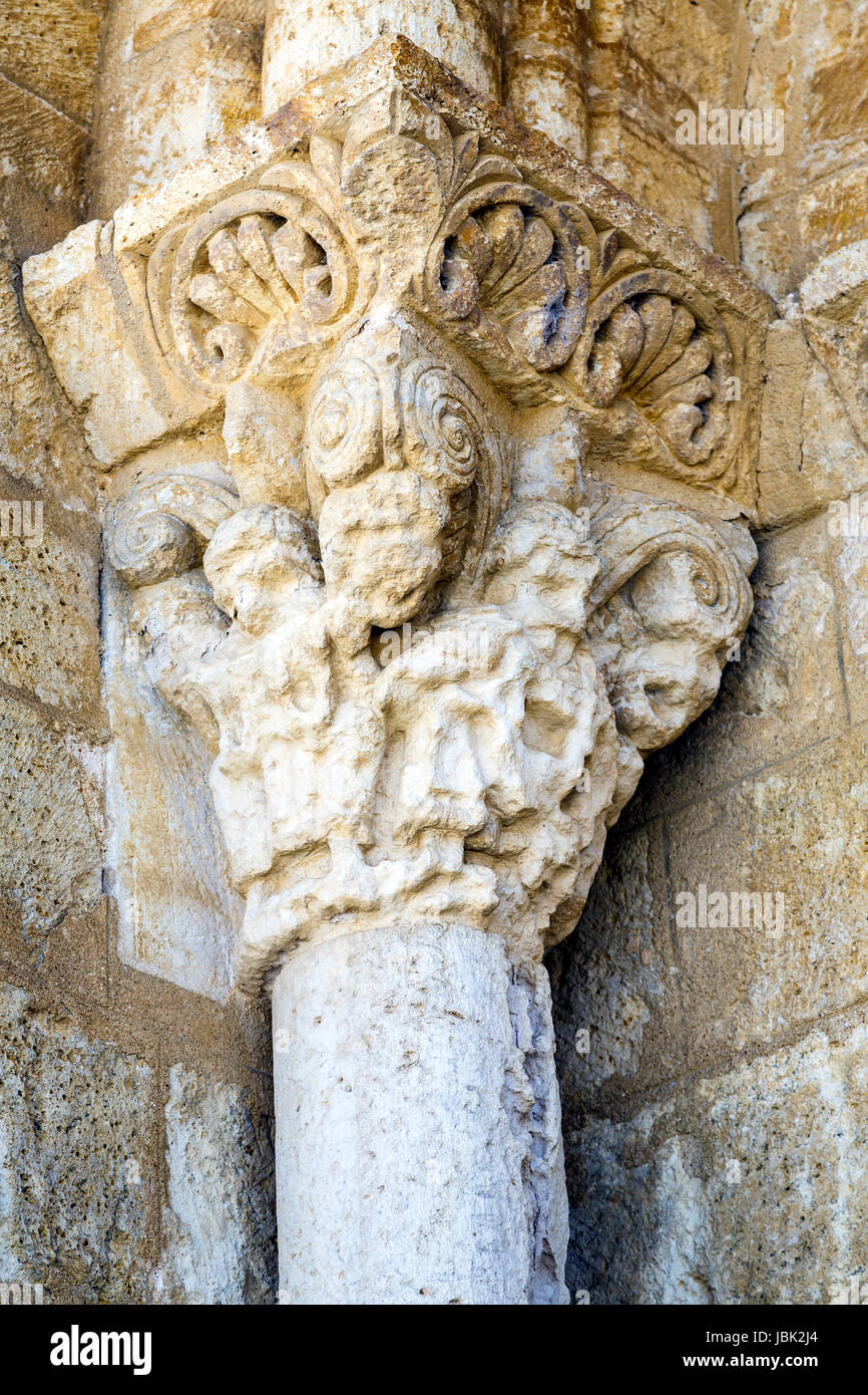 Eave corbels hi-res stock photography and images - Alamy