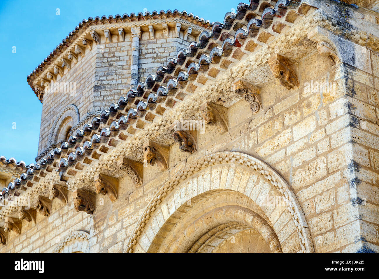 Romanesque corbels in medieval hi-res stock photography and images - Alamy