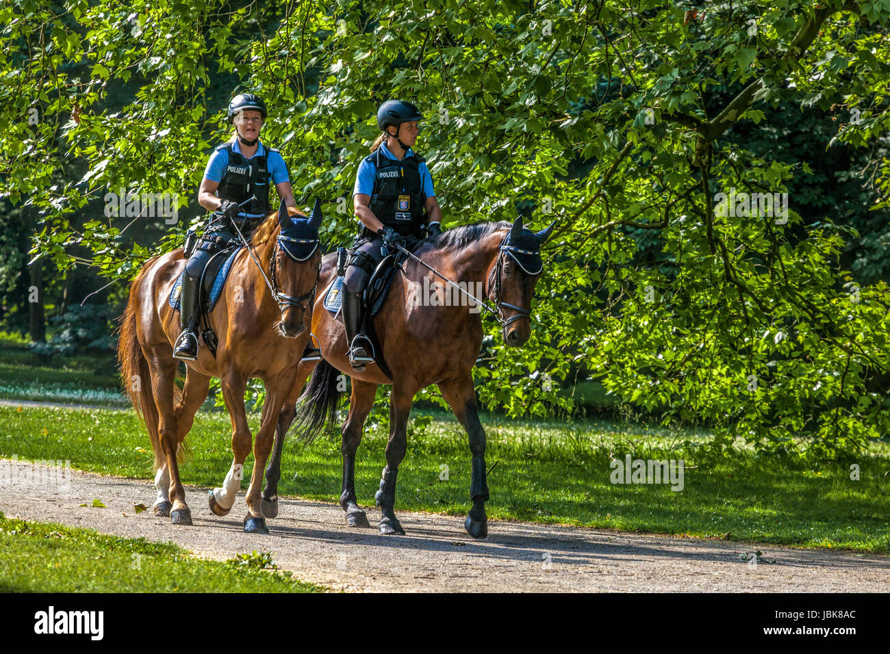 Police woman horse hi-res stock photography and images - Alamy