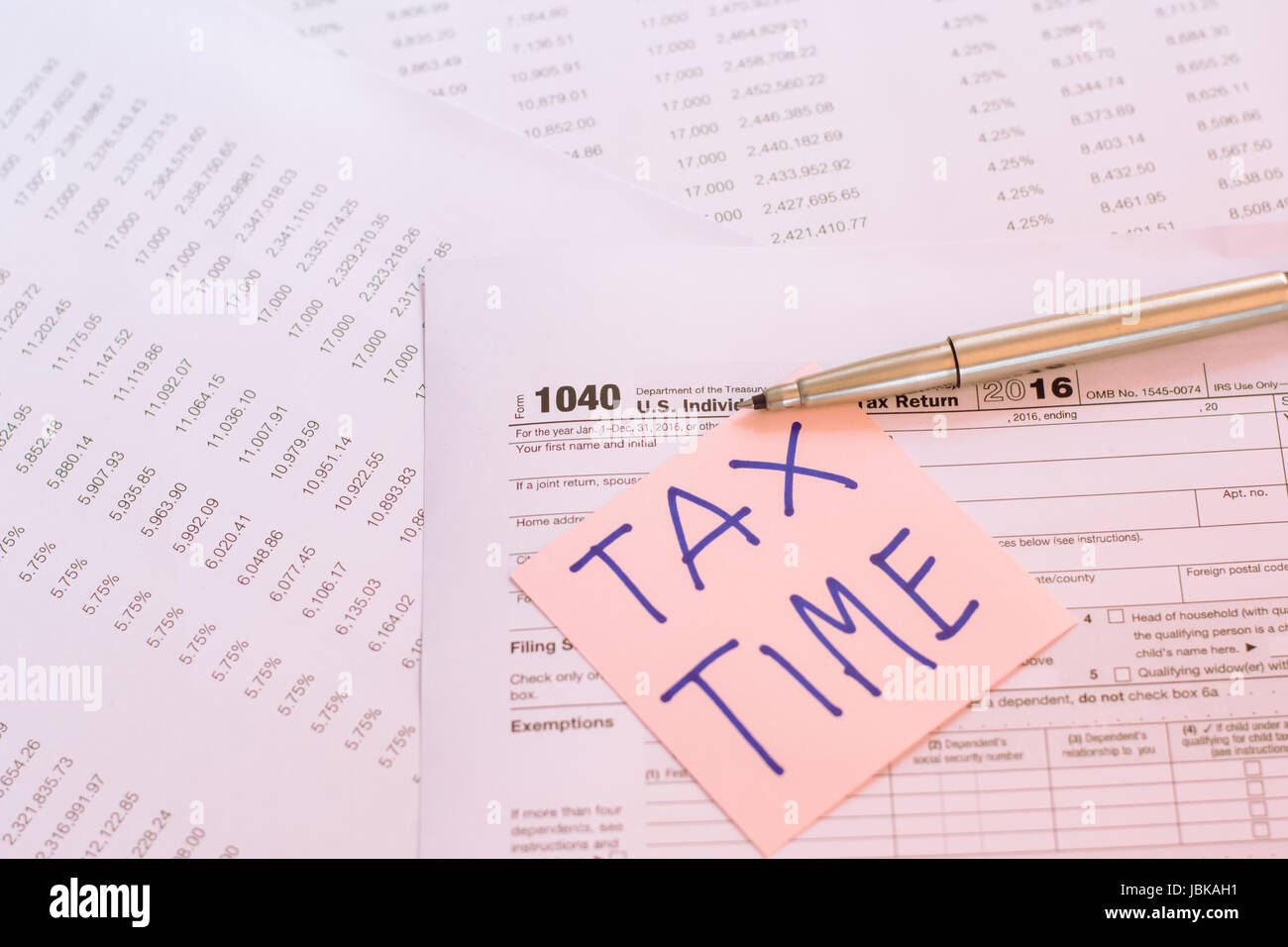 Tax Time written on pink sticker note with on U.S. tax form Stock Photo ...