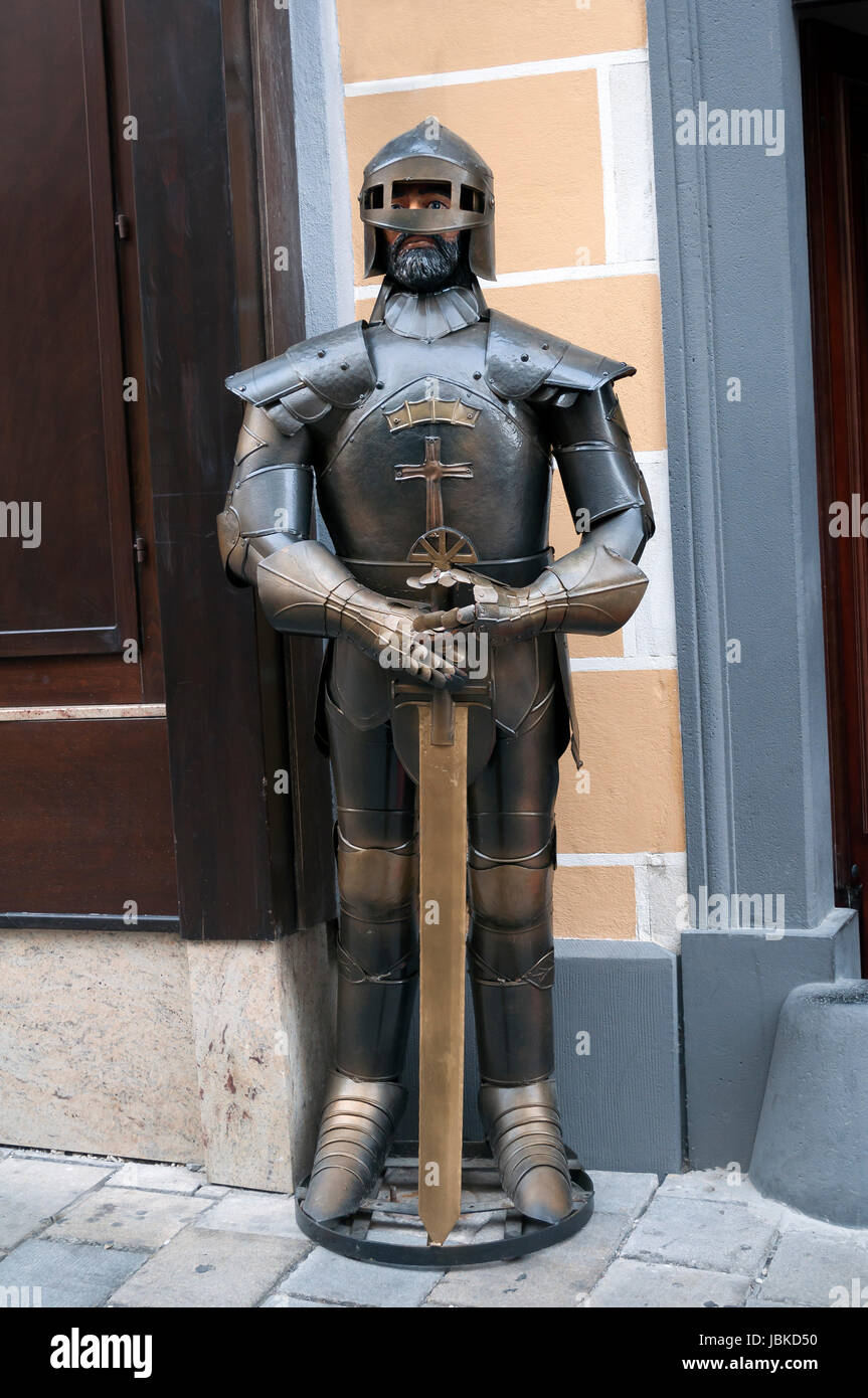 Medieval knight armour hi-res stock photography and images - Alamy