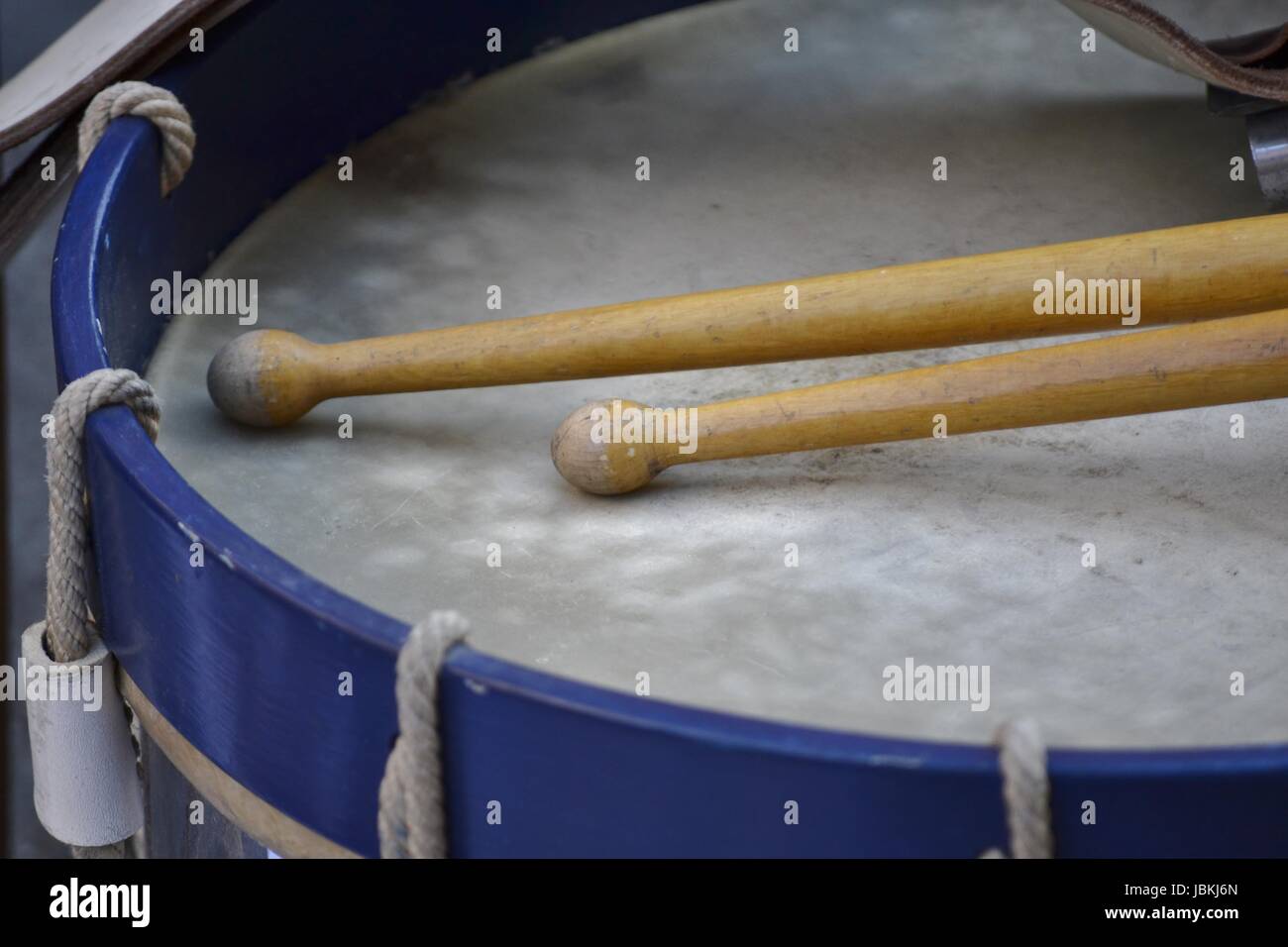 Drumsticks and drum hi-res stock photography and images - Alamy