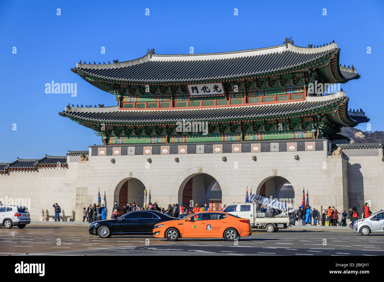 Dec 16, 2016 Gwanghwamun Gate, Gyeongbokgung Palace in Seoul, South ...