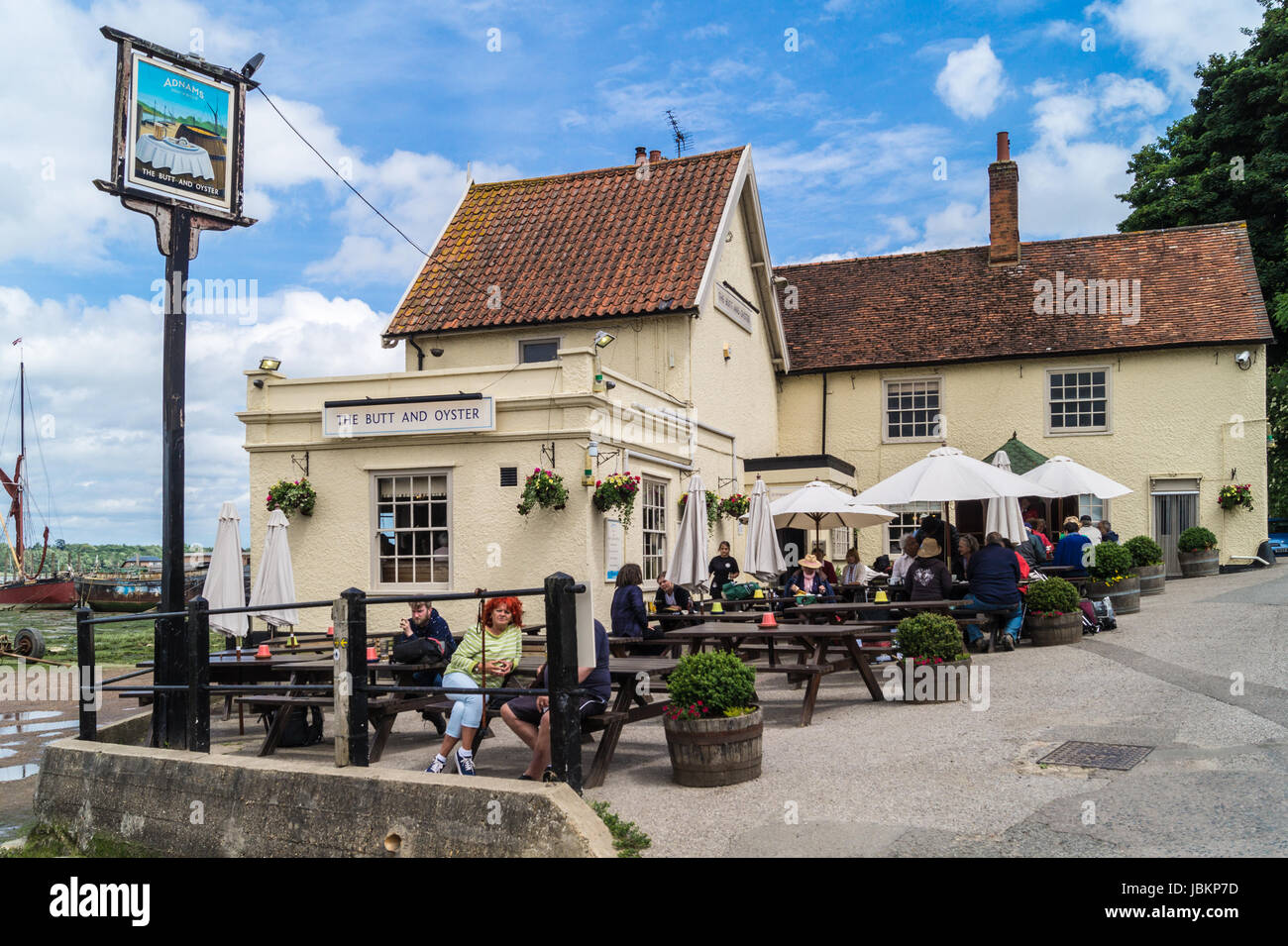 Adnams Butt and Oyster pub, Pin Mill, Suffolk, England Stock Photo - Alamy