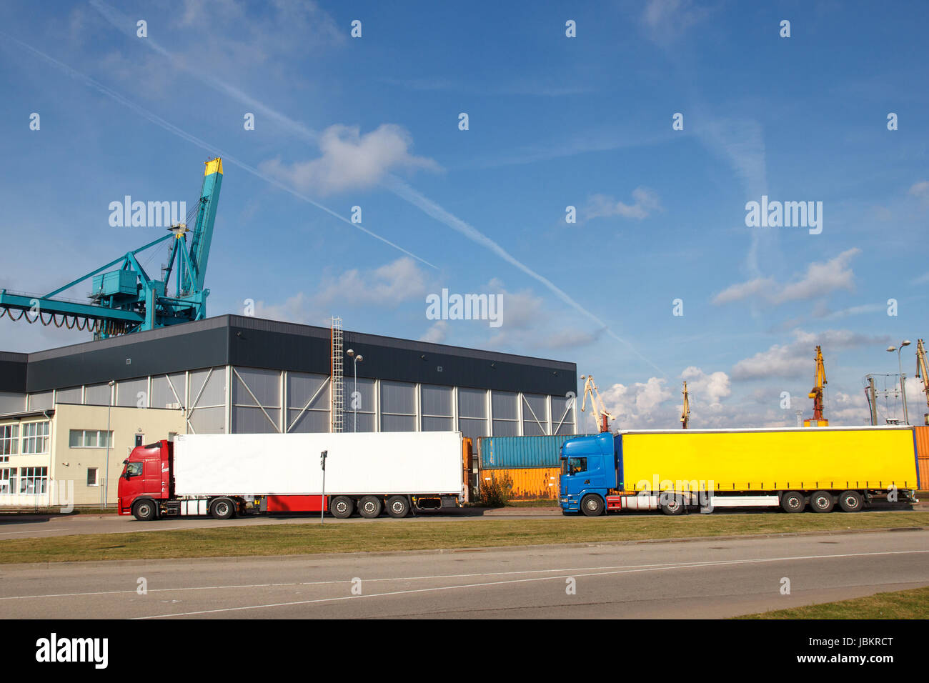 Delivery trucks parked outside building hi-res stock photography and ...