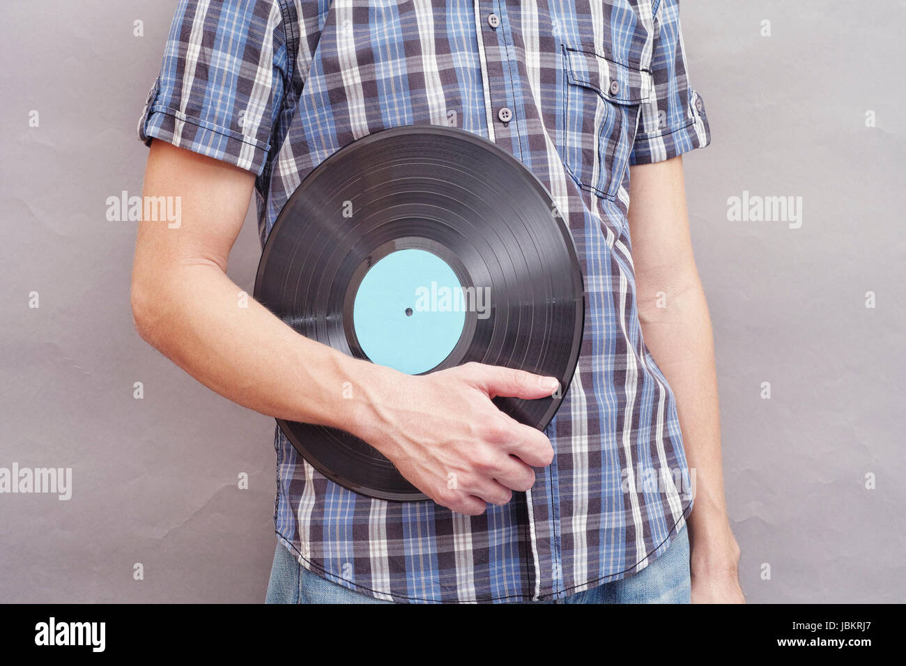 Man listening record vintage hi-res stock photography and images - Alamy