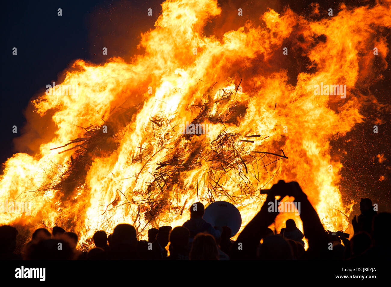 Huge bonfire hi-res stock photography and images - Alamy