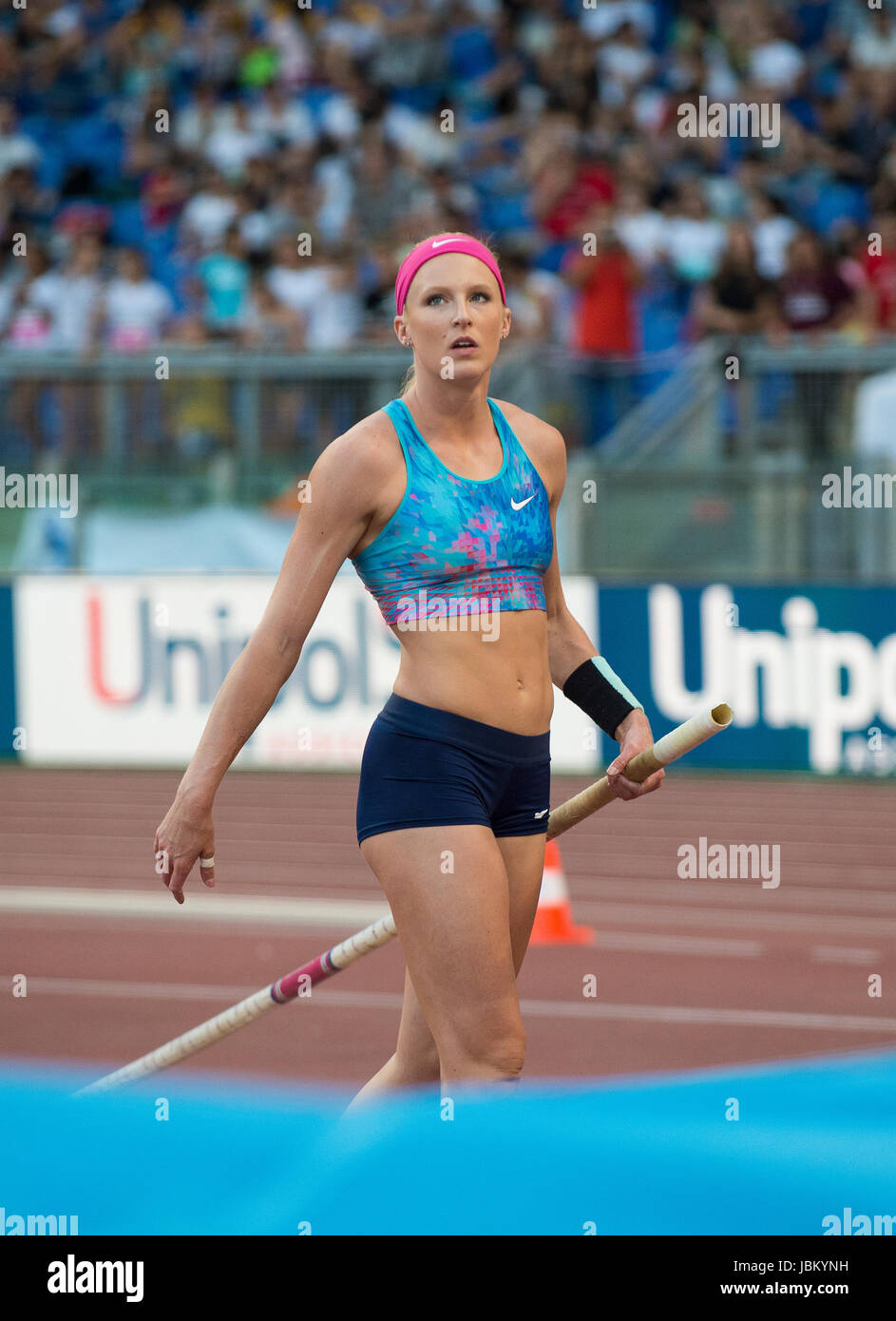 Women's Pole Vault Stock Photo - Alamy