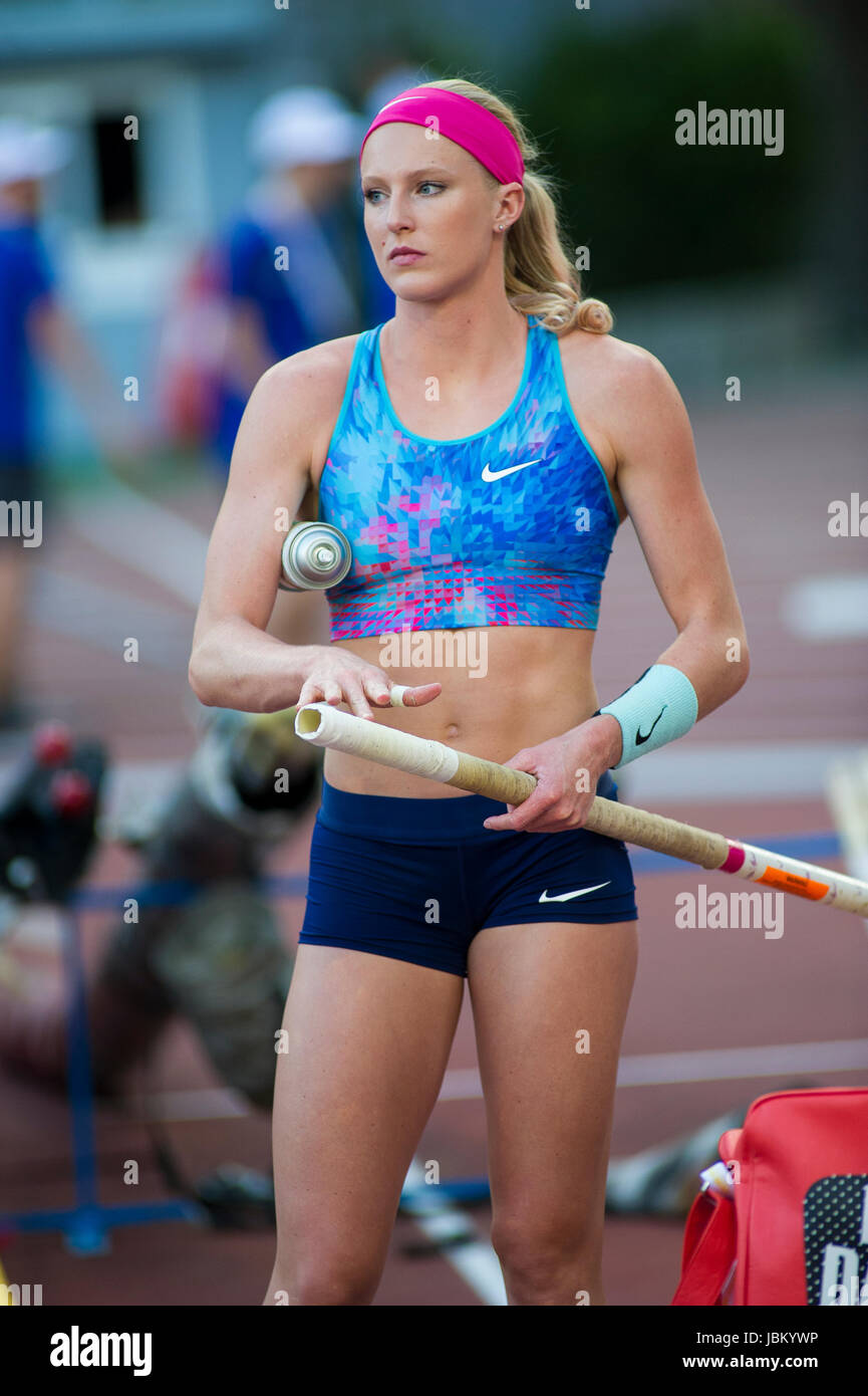 Women's Pole Vault Stock Photo - Alamy