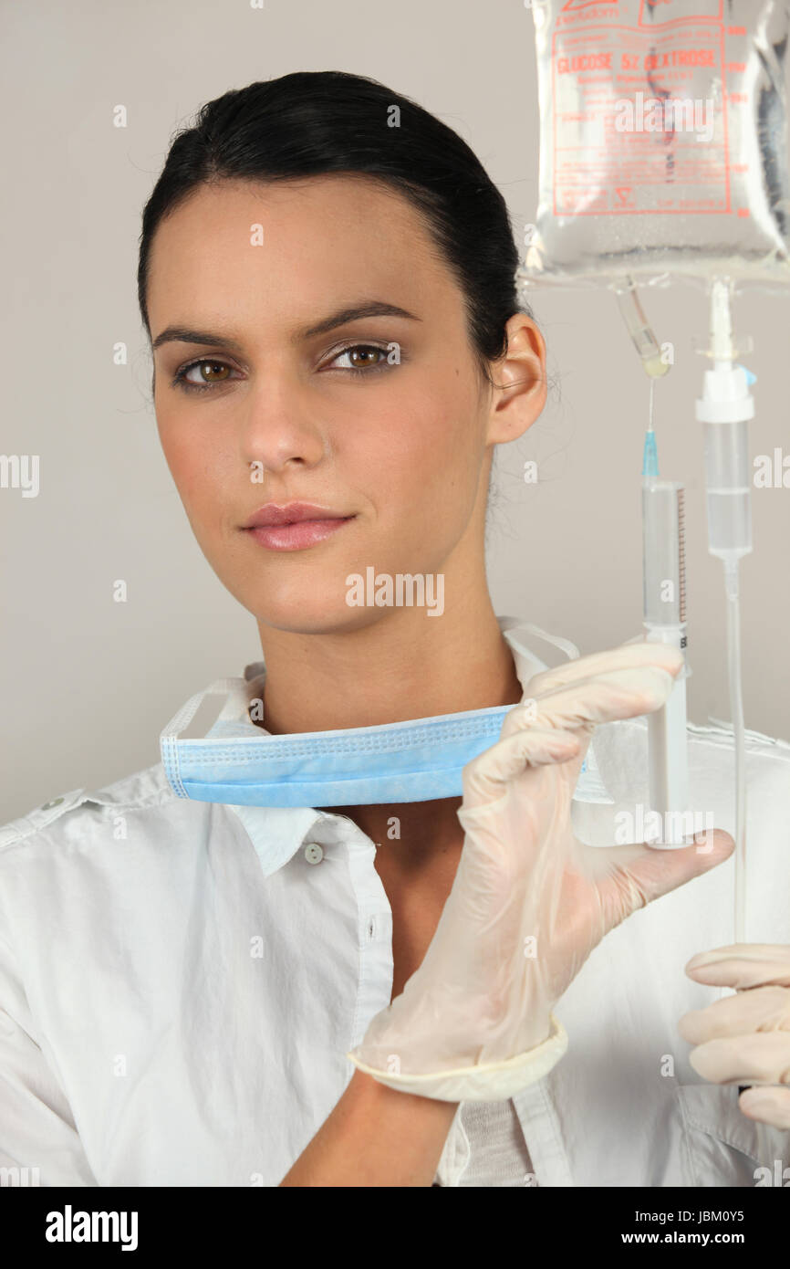 Doctor preparing an intravenous injection Stock Photo - Alamy
