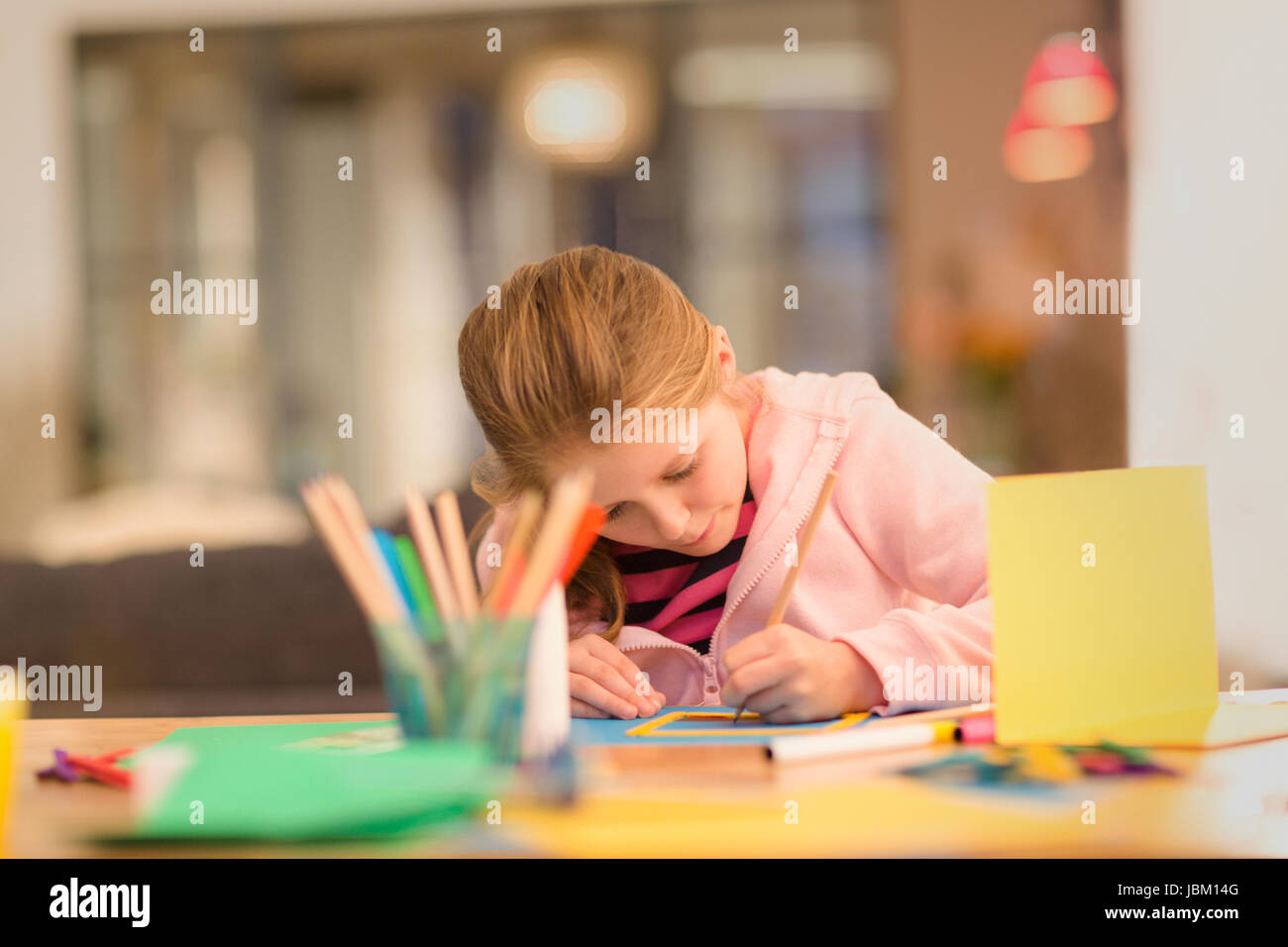 Girl holding drawing me hi-res stock photography and images - Alamy