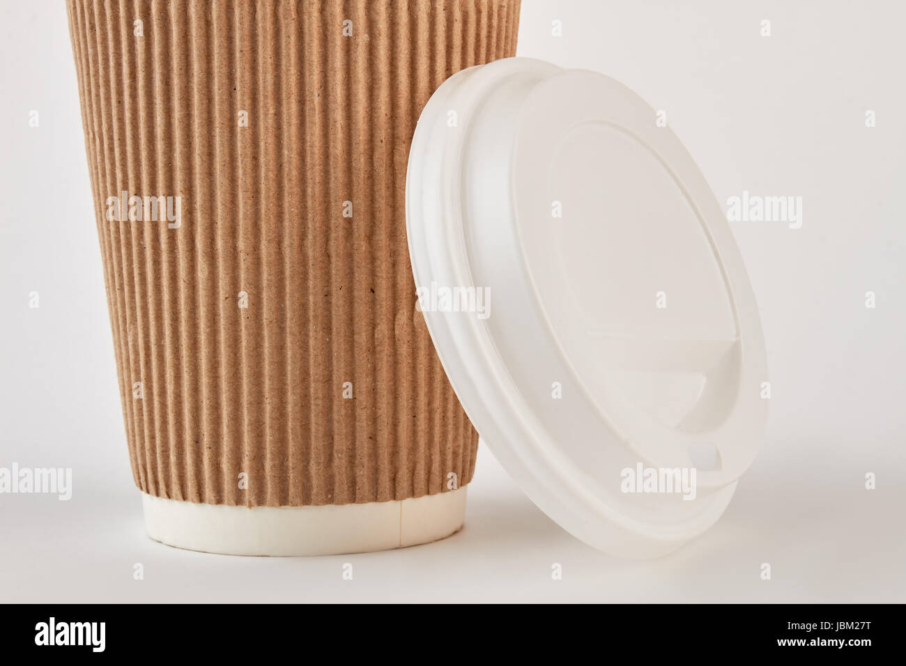 Closeup cardboard cup with lid Stock Photo - Alamy