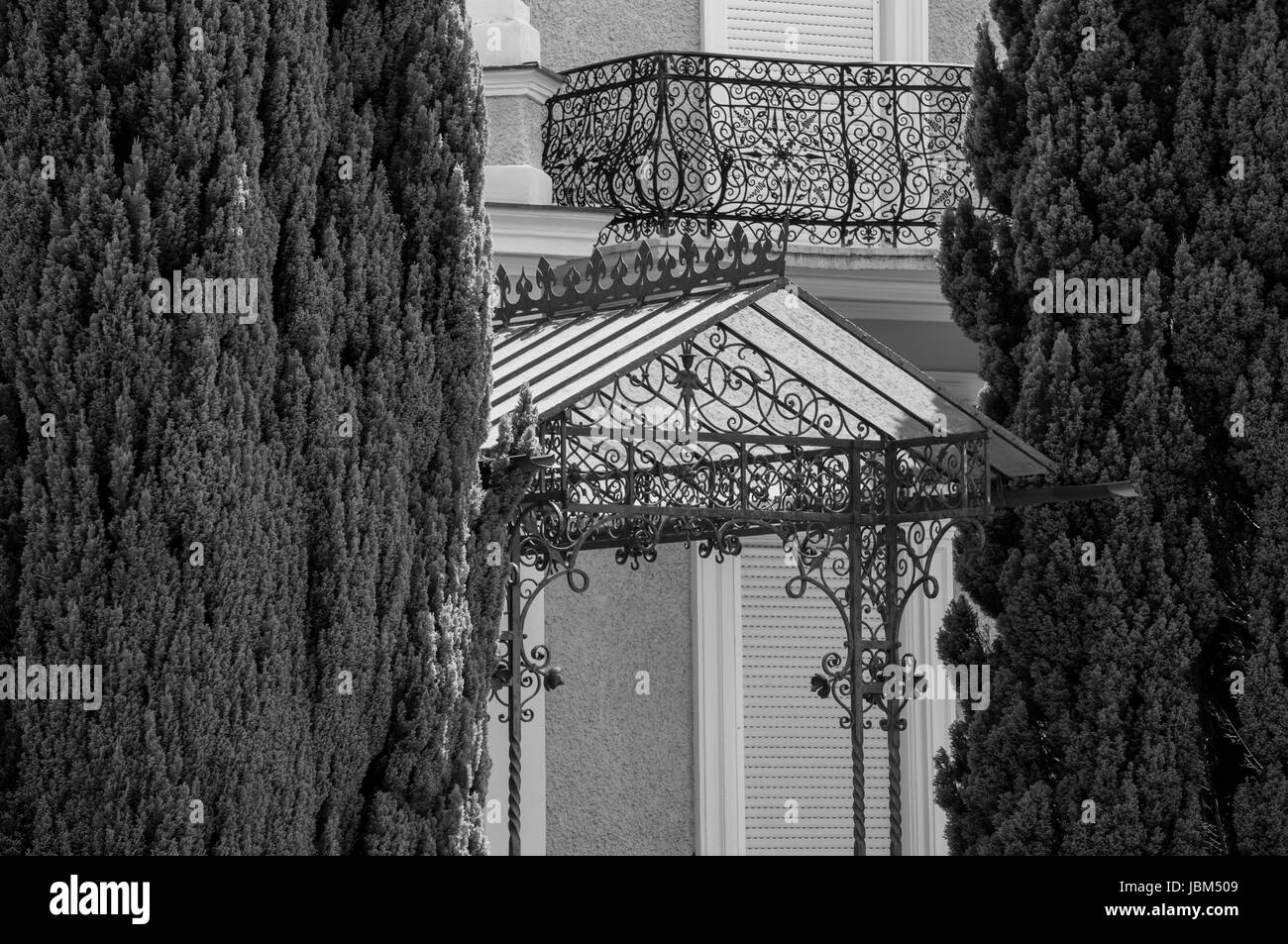 Beautiful rod iron structure flanked by trees Stock Photo - Alamy