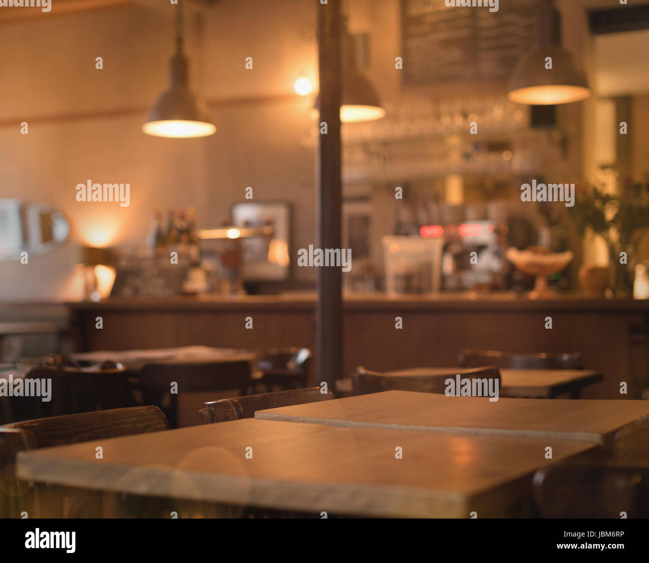 Empty table tables hi-res stock photography and images - Alamy