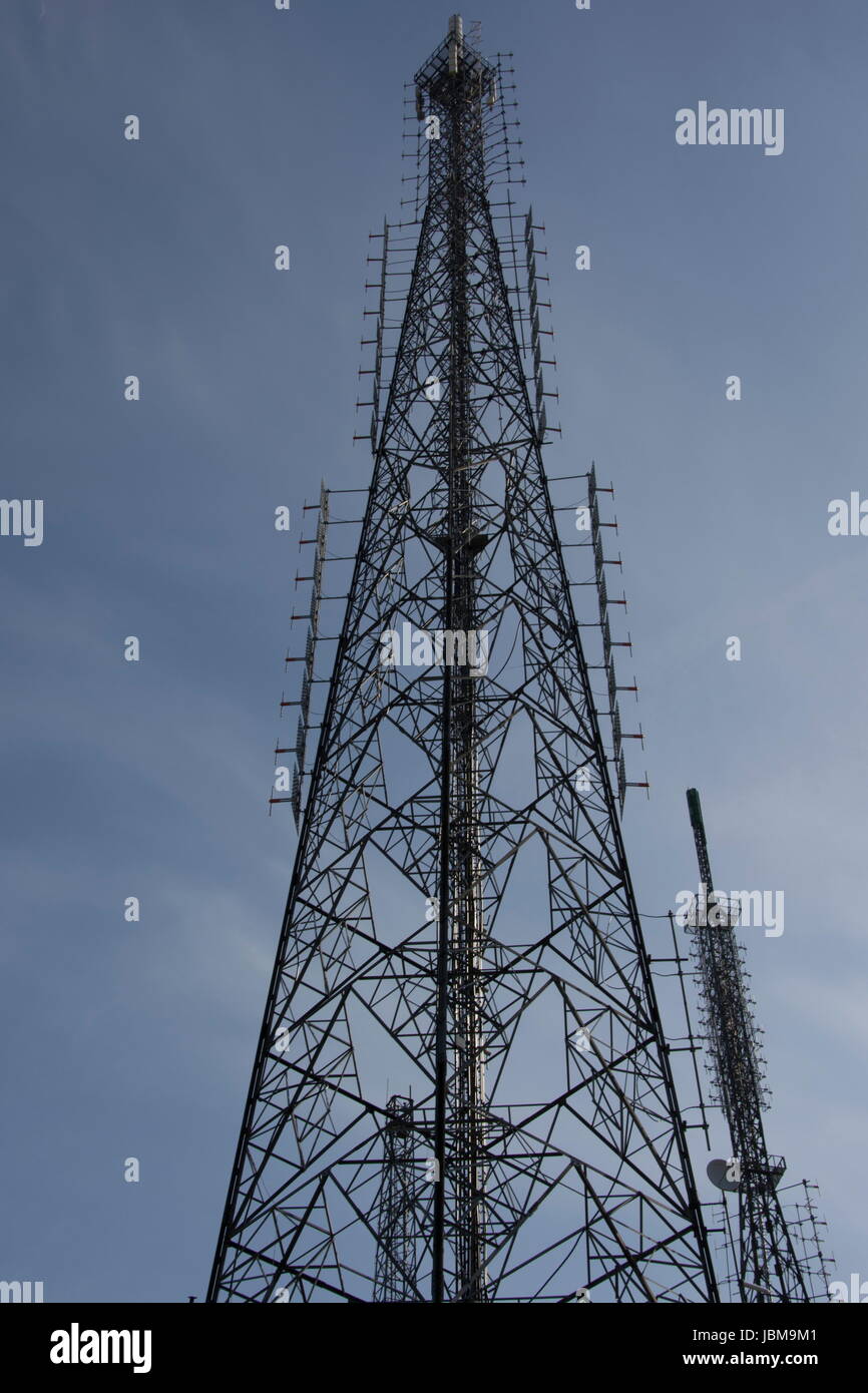 Single-Galvanized antenna and base station that meet the receiver and ...