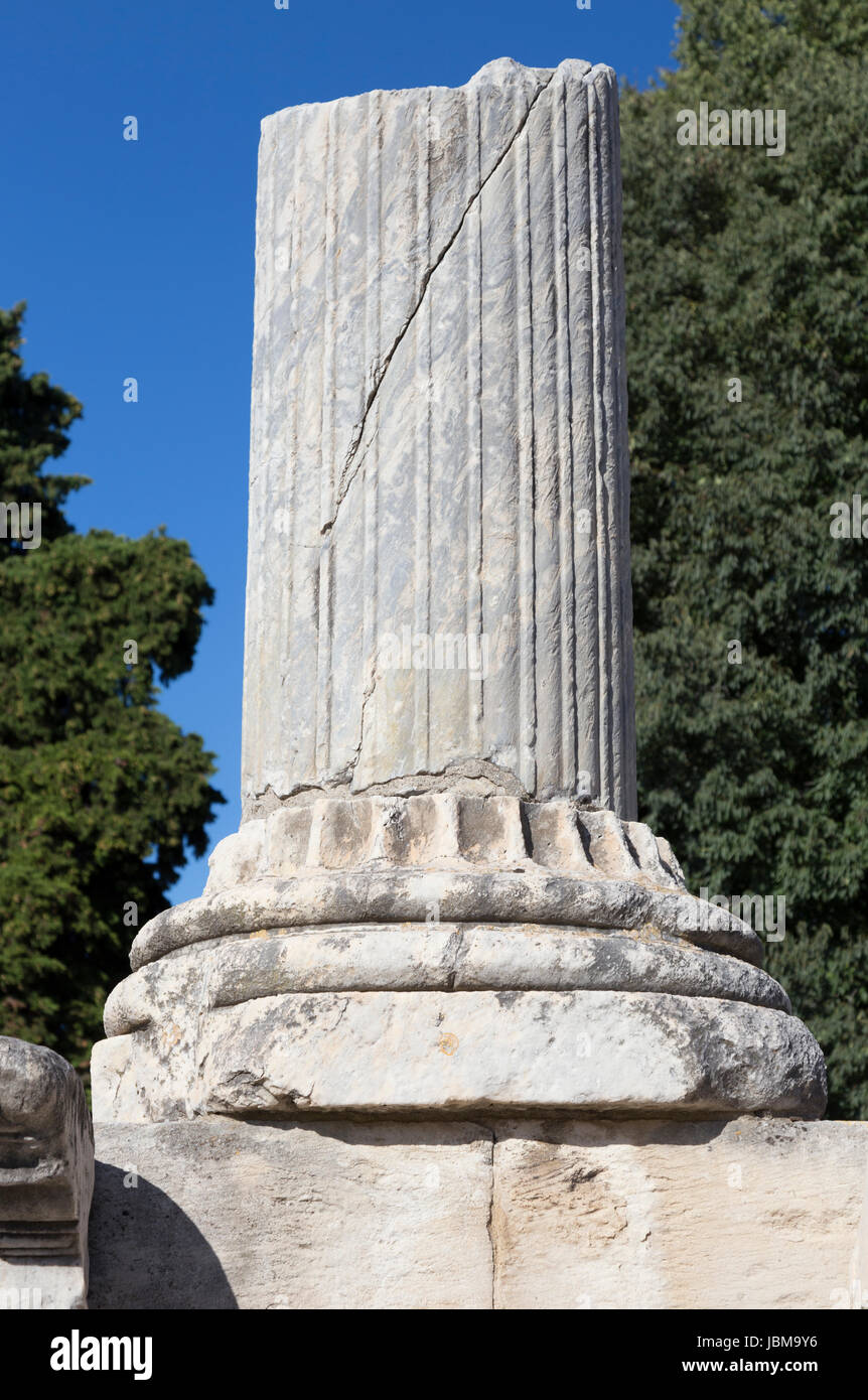 Arles Roman Theater (Théâtre Antique d'Arles), France Stock Photo - Alamy