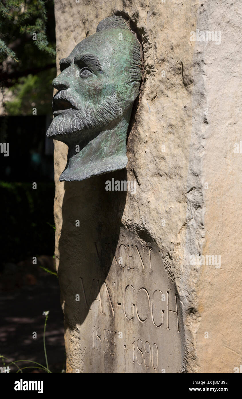 Statue vincent van gogh hi-res stock photography and images - Alamy