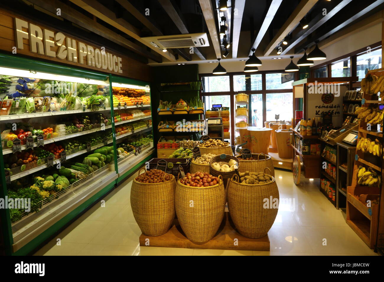 Organic vegetable Section in shopping mall Stock Photo - Alamy