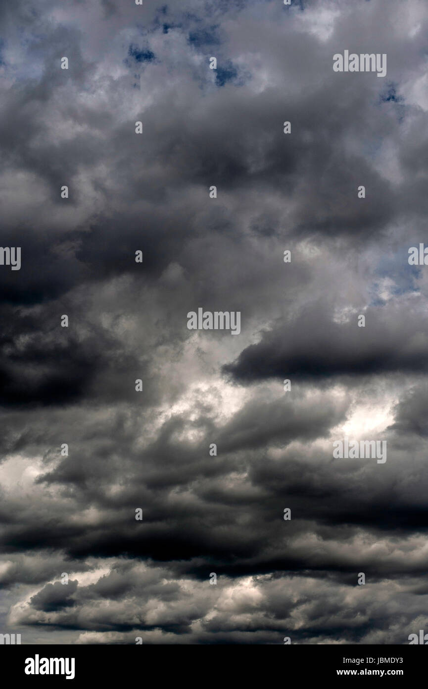 Layered clouds, Stratocumulus opacus or layered stratified cumulus ...