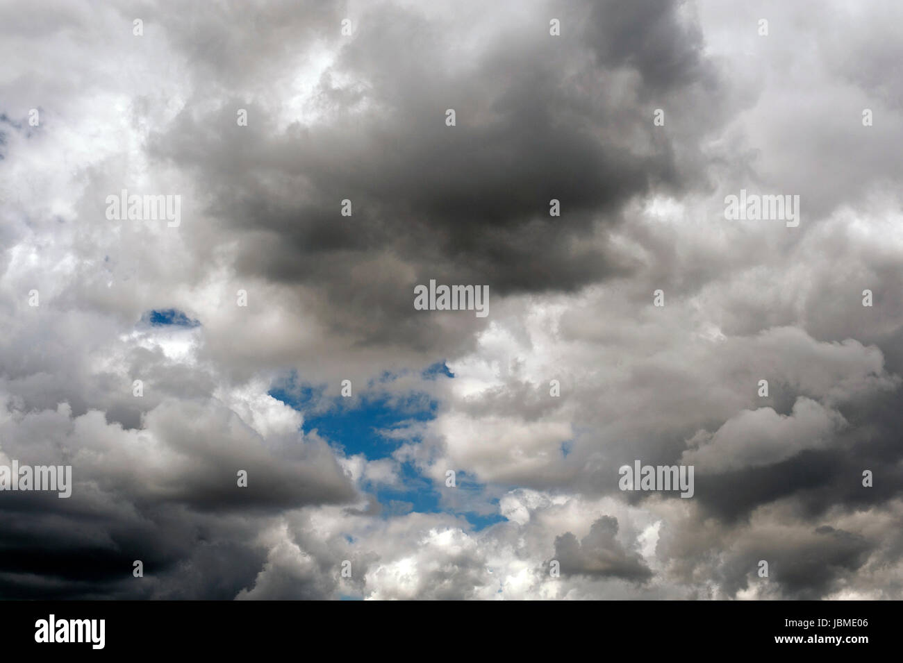 Weather cumulus vertical hi-res stock photography and images - Alamy