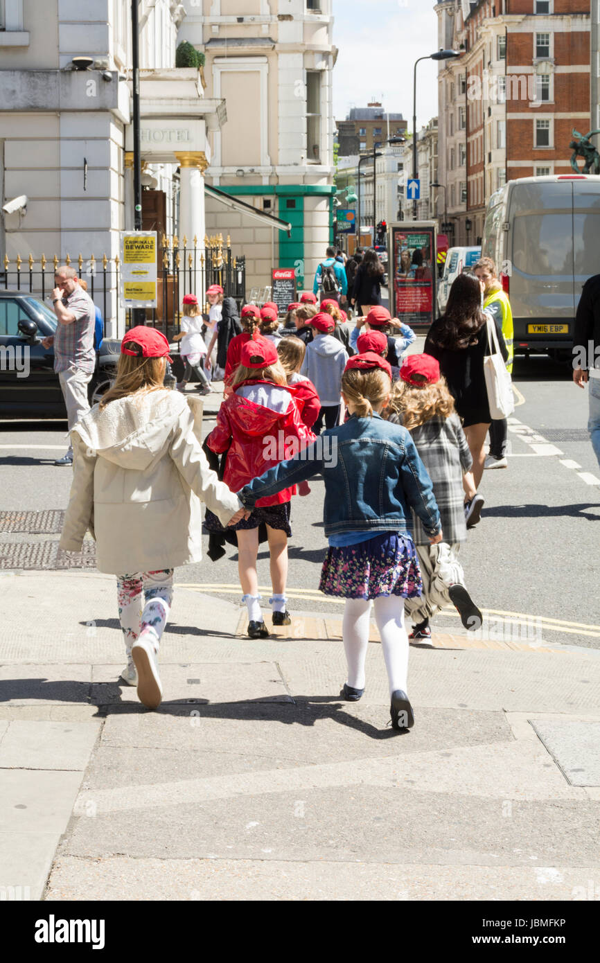 Primary school field trip hi-res stock photography and images - Alamy